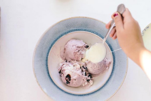 Homemade White Chocolate Magic Shell | Handmade Charlotte