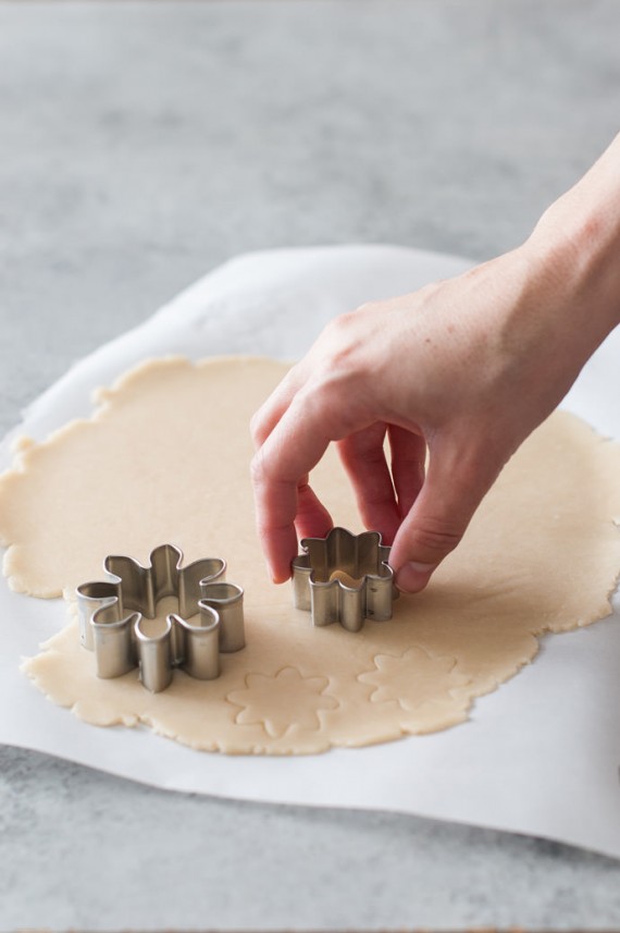 Daisy Chain Pie Crust Tutorial | Handmade Charlotte