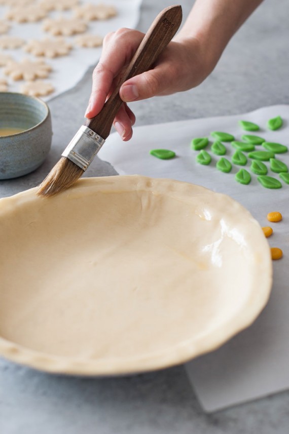 Daisy Chain Pie Crust Tutorial | Handmade Charlotte