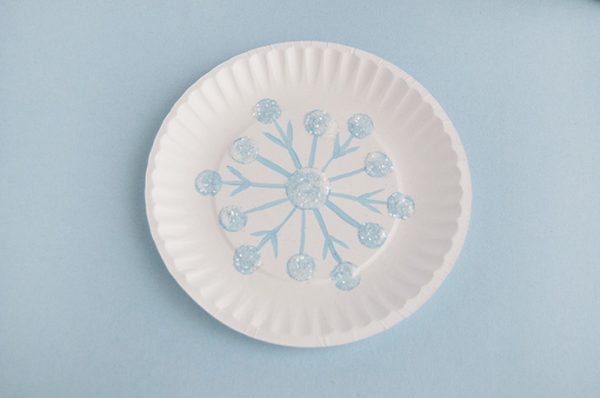 Paper Plate Snowflakes | Handmade Charlotte